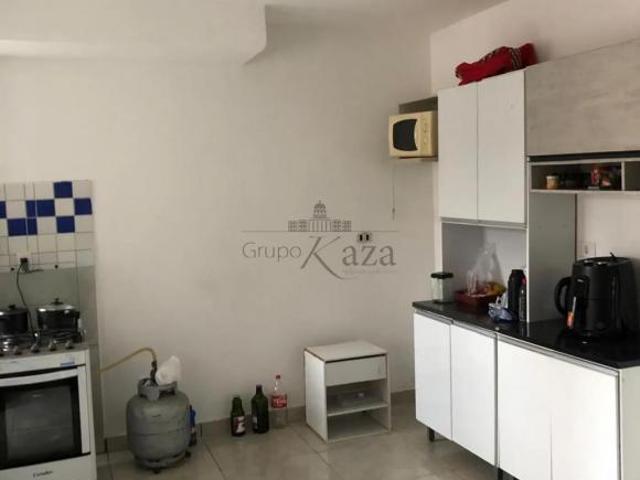 Oportunidade Casa com Edícula Campos de São José 3 Dormitórios 135m²