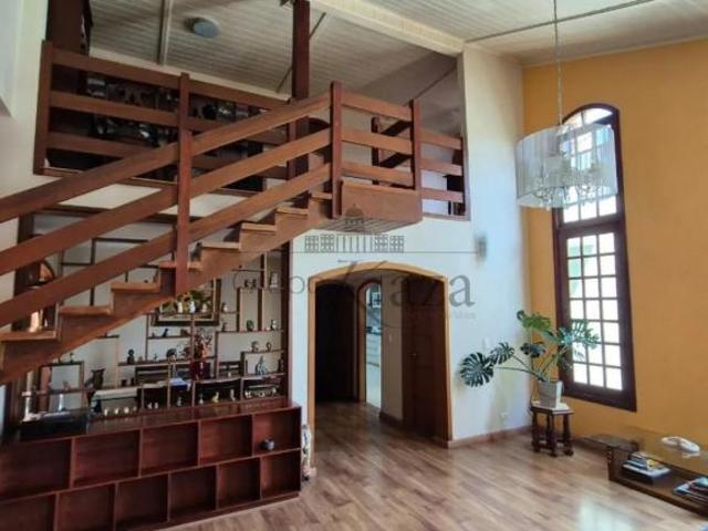 Oportunidade Casa com Ponto Comercial Vila Pinheiro Jacareí 5 Dormitórios 395m². Estuda Pe