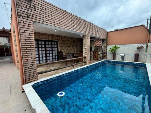 Oportunidade! Casa com Piscina a 800 Metros da Praia