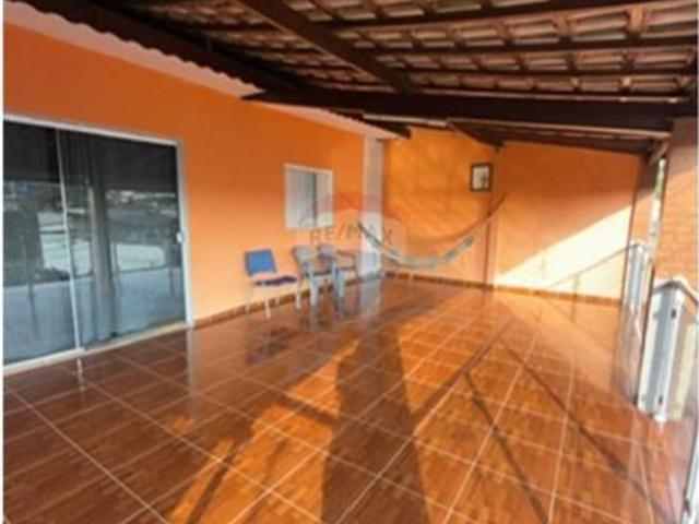 Oportunidade: Casa com Piscina e ótima localização
