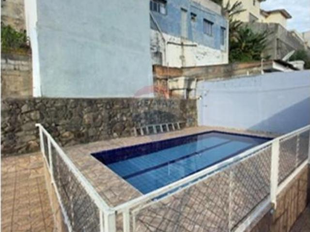 Oportunidade: Casa com Piscina e ótima localização