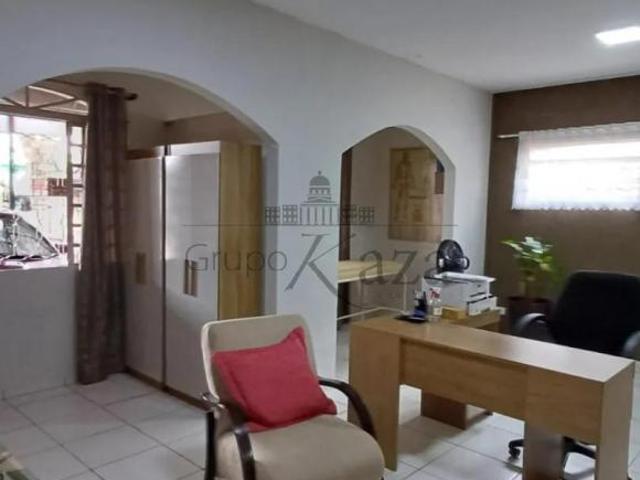 Oportunidade Casa Comercial Bosque dos Eucaliptos 3 Dormitórios 136m²