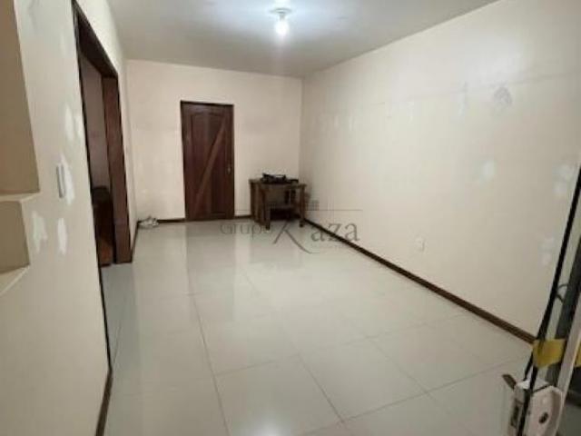 Oportunidade Casa Comercial ou Residencial com Edícula Jardim Santa Maria Jacareí 2 Suítes