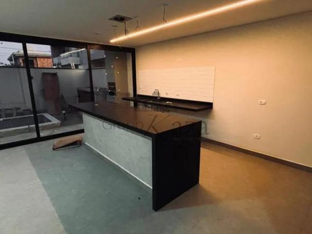 Oportunidade Casa Condomínio Bosque dos Manacás Jardim Jacinto 3 Dormitórios 226m²