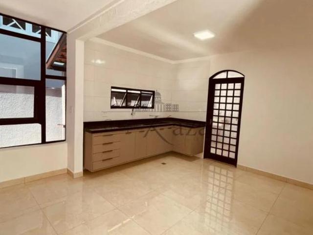 Oportunidade Casa Condomínio Jardim Coleginho Vila Zezé 3 Dormitórios 160m²
