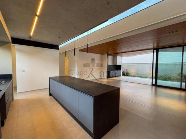 Oportunidade Casa Condomínio Residencial Monte Carlo Urbanova 3 Dormitorios 239,16m²