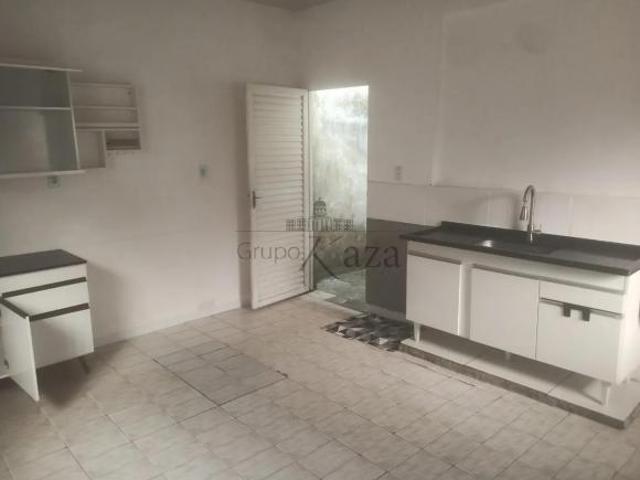 Oportunidade Casa Conjunto Residencial Galo Branco 4 Dormitórios 250m²