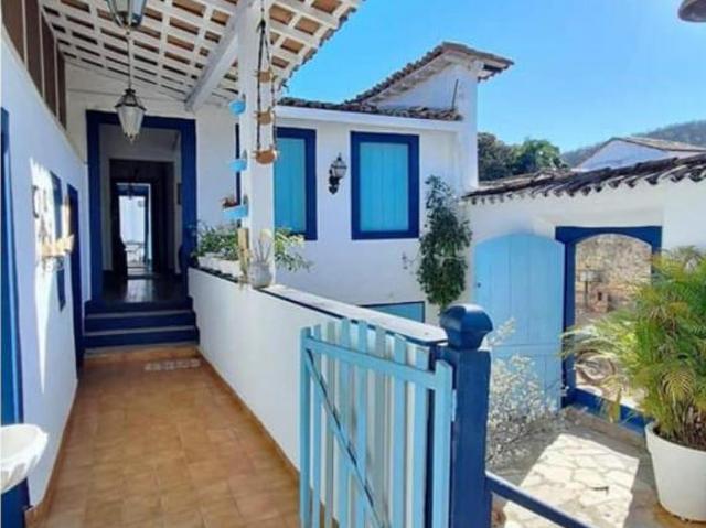 OPORTUNIDADE! CASA COLONIAL CIDADE DE GOIAS PORTEIRA FECHADA