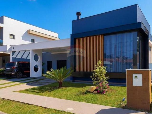 Oportunidade Casa de Alto Padrão em Condomínio Fechado, com moveis sobre medida