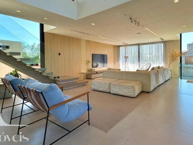 OPORTUNIDADE CASA EM ALPHAVILLE, 5 SUÍTES, SIST SOLAR, COMPLETA