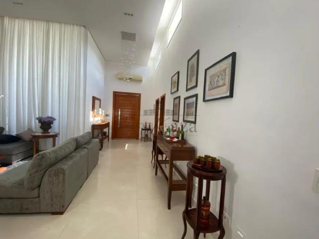 Oportunidade Casa em Condomínio Reserva do Paratehy 4 Dormitórios 400m²