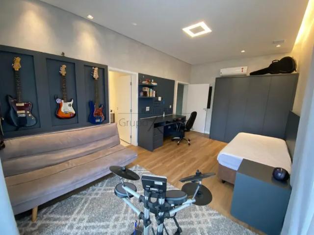 Oportunidade Casa em Condomínio Reserva do Paratehy Norte 4 Dormitórios 720m²