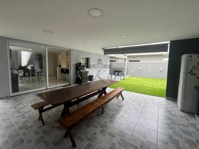 Oportunidade Casa em Condomínio Caçapava Condomínio Terras do Vale 4 Dormitórios 255m²