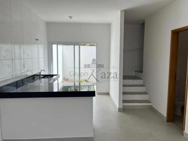 Oportunidade Casa em Condomínio Chácaras Pousada do Vale Condomínio Villagio do Lago 2 Dormi