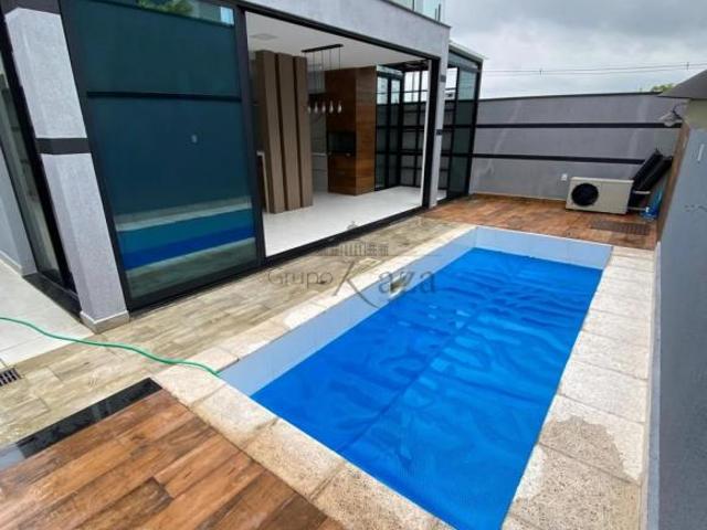 Oportunidade Casa em Condomínio Condomínio Residencial Fogaça Jacareí 3 Dormitórios 257m²