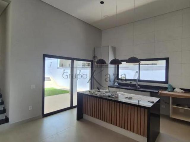 Oportunidade Casa em Condomínio Condomínio Terras Altas Caçapava 4 Dormitórios 360m²