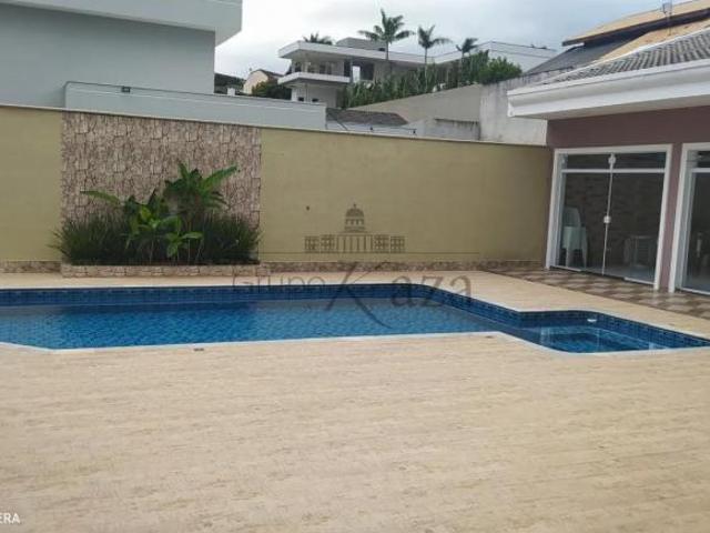 Oportunidade Casa em Condomínio Condomínio Terras de Santa Helena Jacareí 3 Suítes 360m²