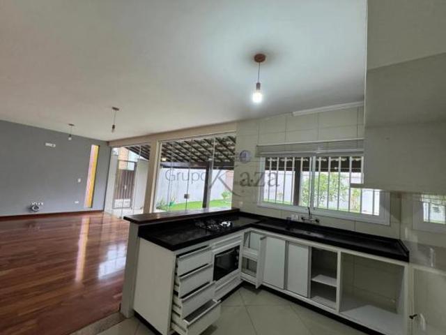 Oportunidade Casa em Condomínio Condomínio Terras do Vale 3 Dormitórios 150m²