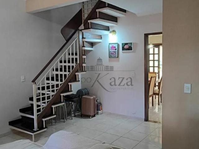 Oportunidade Casa em Condomínio Eugênio de Melo Residencial Jardim das Flores 3 Dormitórios