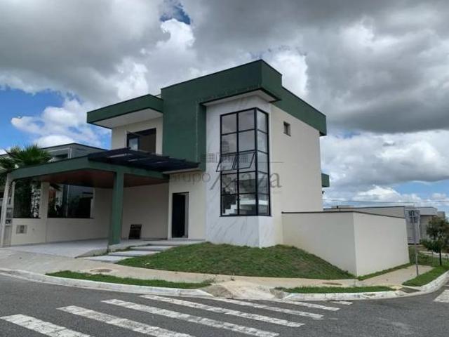 Oportunidade Casa em Condomínio Floresta Condomínio Reserva Aruanã 4 Dormitórios 267m²