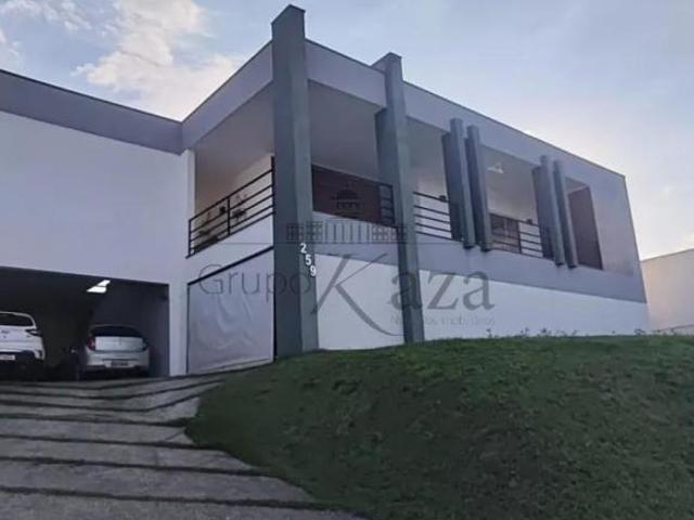 Oportunidade Casa em Condomínio Jacareí Condomínio Terras de Santa Helena 3 Suítes 473m²