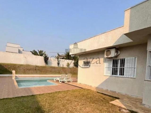 Oportunidade Casa em Condomínio Jacareí Condomínio Mirante do Vale 4 Dormitórios 300m²