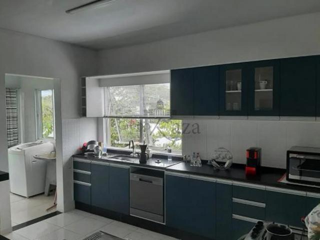 Oportunidade Casa em Condomínio Jacareí Condomínio Parque Lago Dourado 2 Dormitórios 215,8