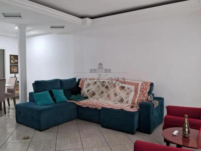 Oportunidade Casa em Condomínio Jardim Califórnia Quinta dos Esteves 3 Dormitórios 140m²