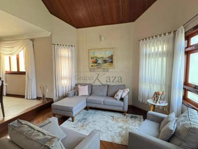 Oportunidade Casa em Condomínio Jardim das Colinas 4 Dormitórios 280m²
