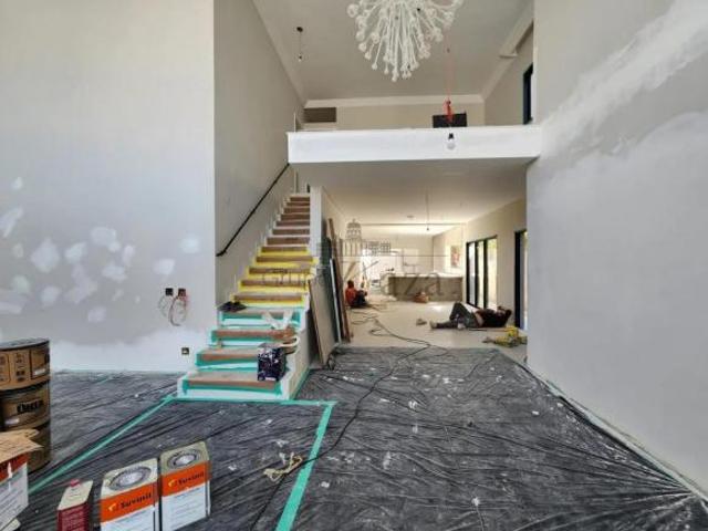 Oportunidade Casa em Condomínio Jardim das Colinas 5 Dormitórios 360m²
