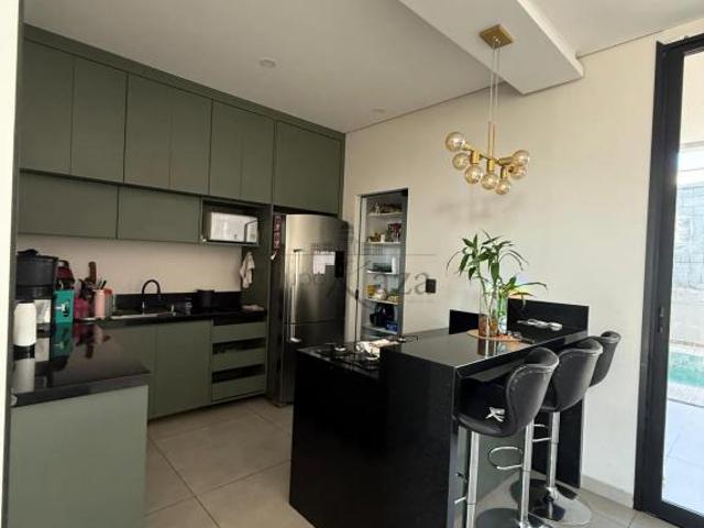 Oportunidade Casa em Condomínio Jardim Panorama Residencial Fogaça 4 Dormitórios 250m²