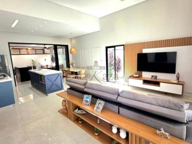 Oportunidade Casa em Condomínio Loteamento Floresta Reserva Aruanã 3 Dormitórios 190m² E