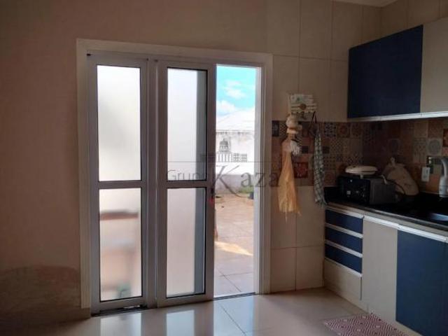 Oportunidade Casa em Condomínio Residencial Mantiqueira São José dos Campos 4 Dormitórios