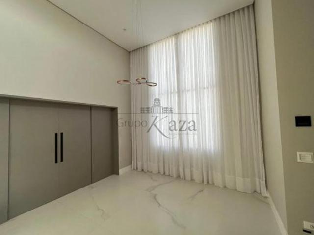 Oportunidade Casa em Condomínio Residencial Monte Carlo Urbanova 4 Dormitórios 315m²