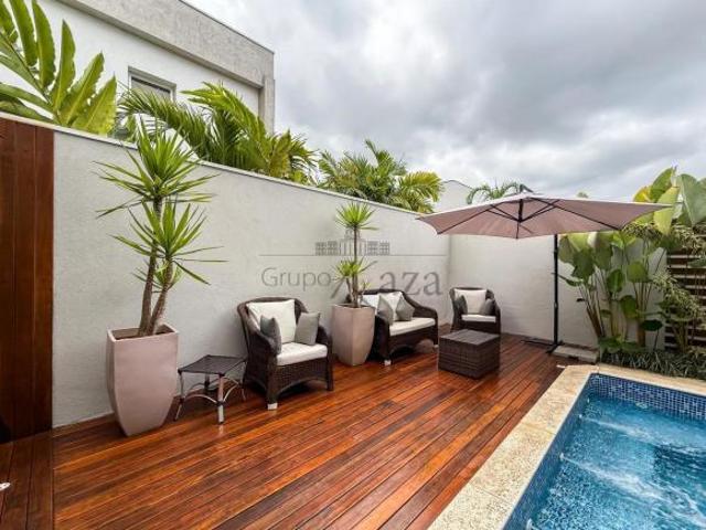 Oportunidade Casa em Condomínio Residencial Ouroville Taubaté 3 Suítes 368m²
