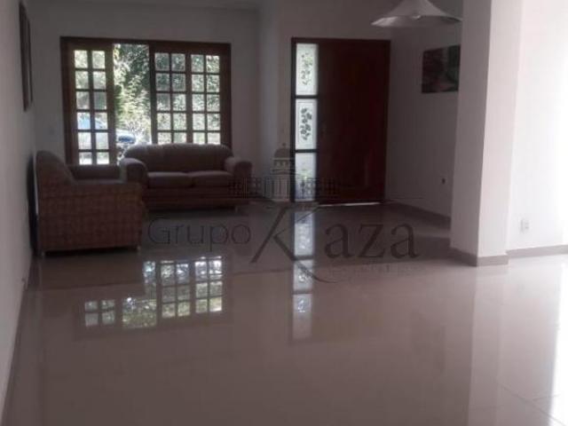 Oportunidade Casa em Condomínio Residencial Aquarius II 4 Dormitórios 300m³