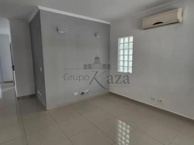 Oportunidade Casa em Condomínio Residencial Elegance Santa Maria 4 Dormitórios 169m²
