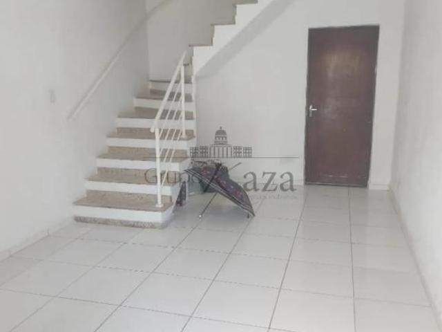 Oportunidade Casa em Condomínio Residencial Serra Bonita Jacareí 2 Dormitórios 94m²