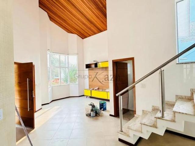 Oportunidade Casa em Condomínio Residencial Villa Branca I Villa Branca 3 Dormitórios 270m