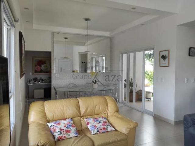 Oportunidade Casa em Condomínio Térrea Condomínio Colinas do Parahyba 3 Dormitórios 180m²