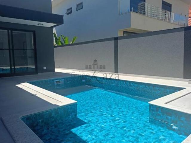 Oportunidade Casa em Condomínio Urbanova Condomínio Monte Carlo 4 Dormitórios 290m²