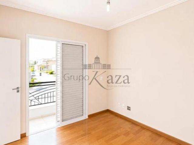 Oportunidade Casa em Condomínio Urbanova Residencial Altos da Serra VI 4 Dormitórios 251m²