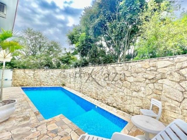 Oportunidade Casa em Condomínio Urbanova Residencial Portal da Serra 5 Dormitórios 380m²