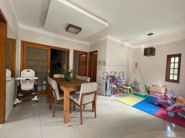 Oportunidade Casa em Condomínio Villa Branca Residencial Villa Branca I 3 Dormitórios 169m