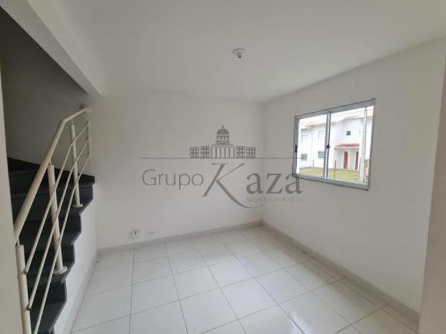 Oportunidade Casa em Condomínio Villa Cambuí Monte Castelo 2 Dormitórios 60m²