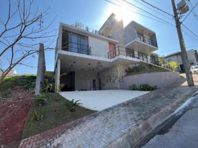 Oportunidade Casa em Condomínio Vivva Residencial Clube Jardim Califórnia 3 Suítes 230m²
