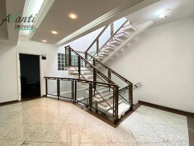 Oportunidade! Casa Exclusiva na Ponta da Praia com Piscina e Energia Solar