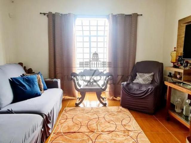 Oportunidade Casa Jardim das Indústrias 3 Dormitórios 95m²