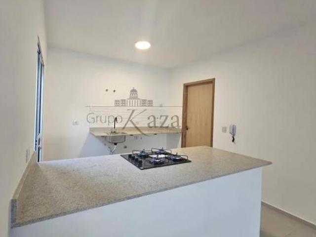 Oportunidade Casa Jardim das Indústrias 3 Dormitórios 170m²