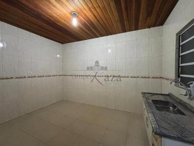 Oportunidade Casa Jardim das Indústrias 2 Dormitórios 90m²